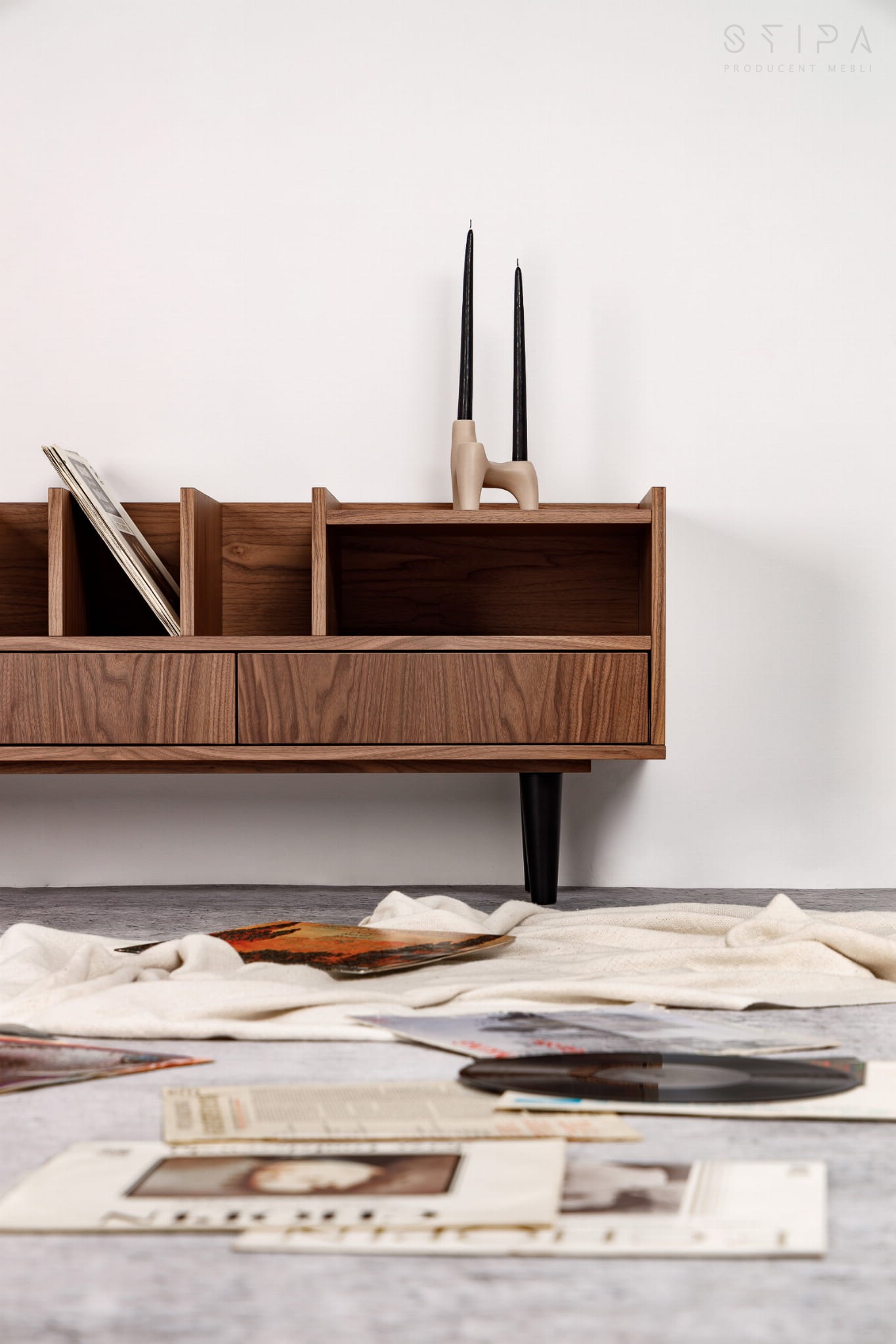 Offener Vinyl- und Bücherschrank, Nussbaum Furnier "POPPY" - STIPA ...