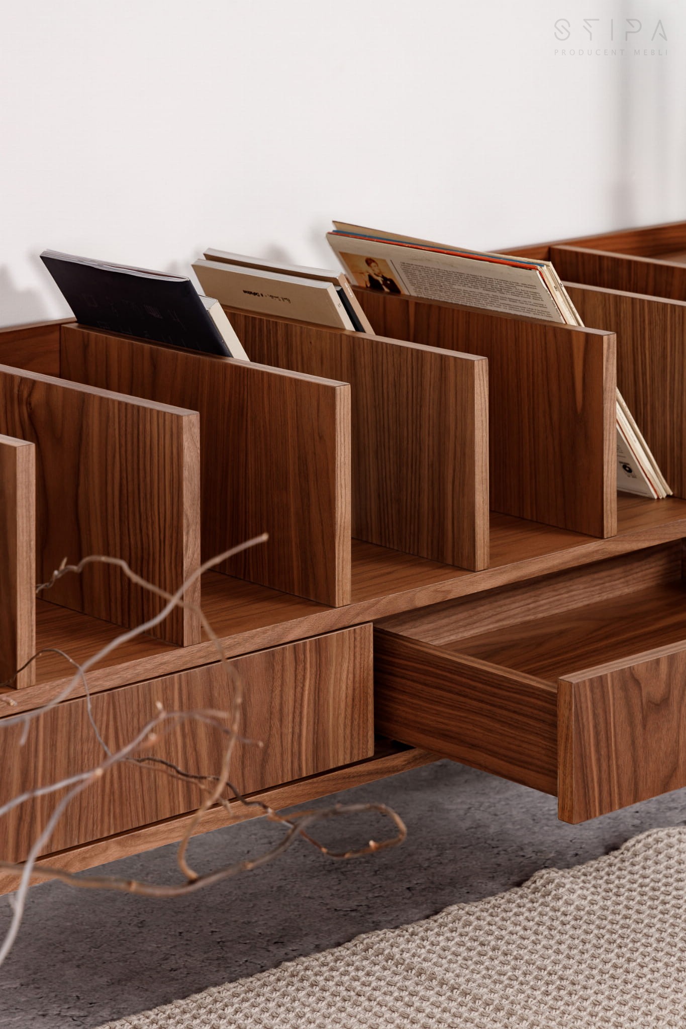 Offener Vinyl- und Bücherschrank, Nussbaum Furnier "POPPY" - STIPA ...