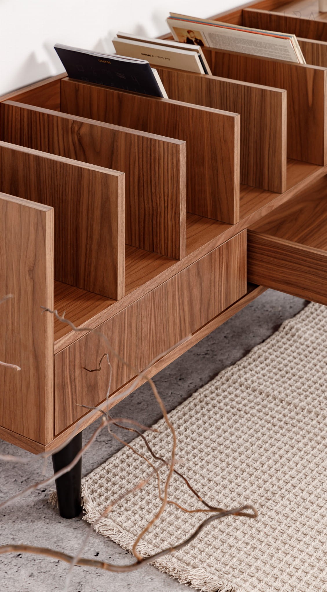 Offener Vinyl- und Bücherschrank, Nussbaum Furnier "POPPY" - STIPA ...