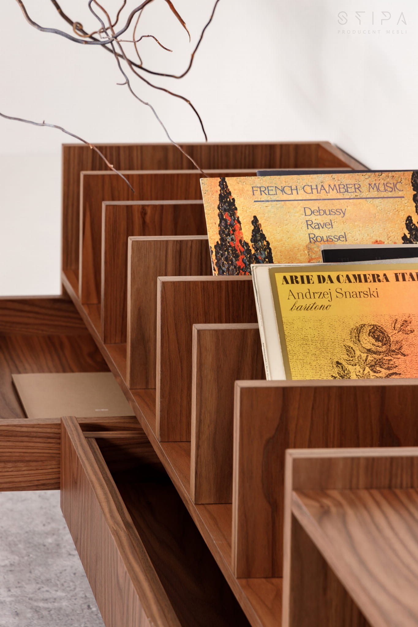 Offener Vinyl- und Bücherschrank, Nussbaum Furnier "POPPY" - STIPA ...